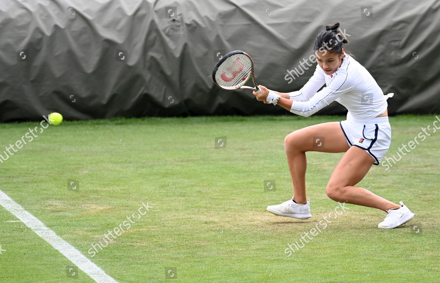 Emma Raducanu Ignites Wimbledon Ambitions Through Tour Mastery – U.S ...